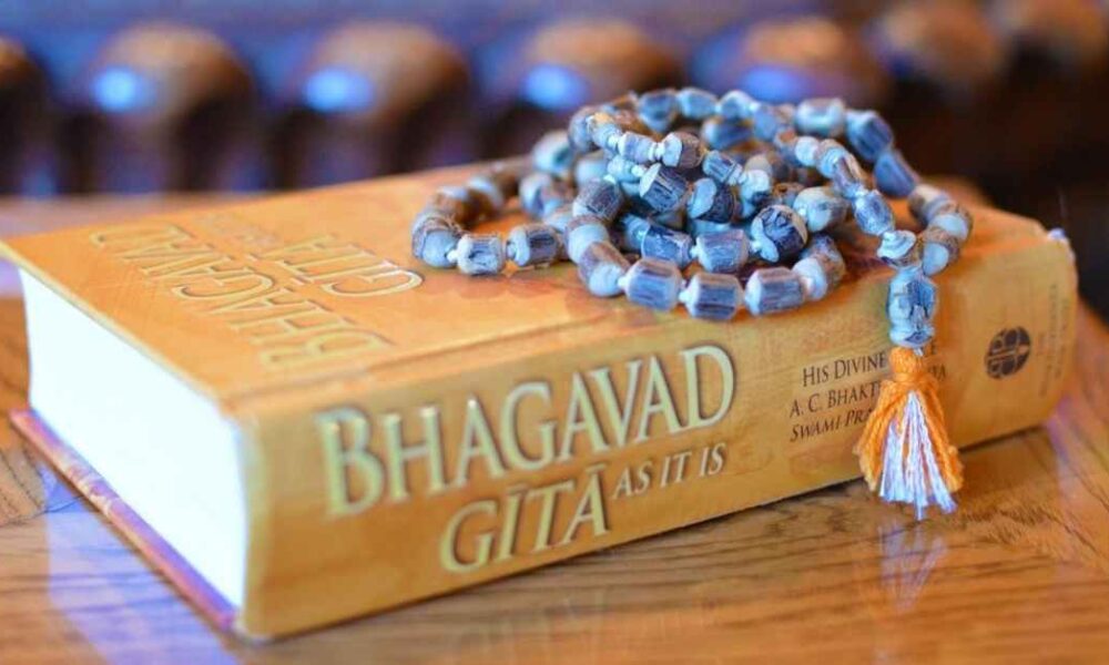 10 Life Lessons From Bhagavad Gita An Individual Can Learn - LIFEGRAM ...